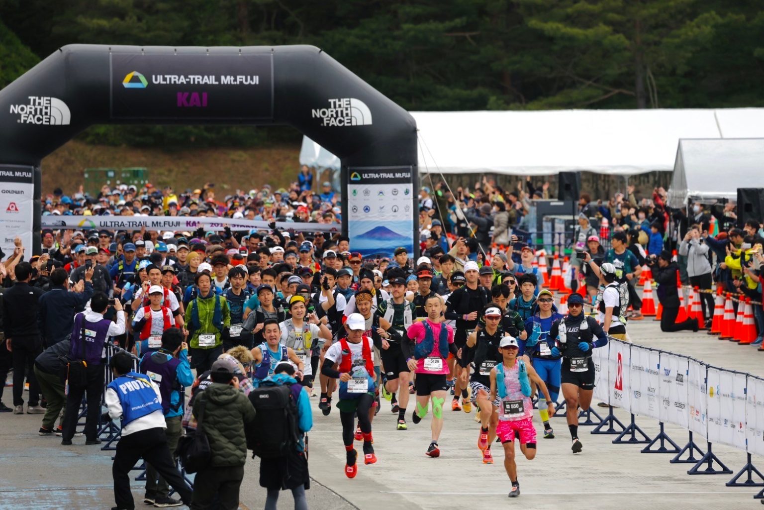 ウルトラトレイルマウントフジ2023 KAIが富⼠急ハイランドをスタート｜NEWS & INFORMATION｜ULTRA-TRAIL Mt.FUJI